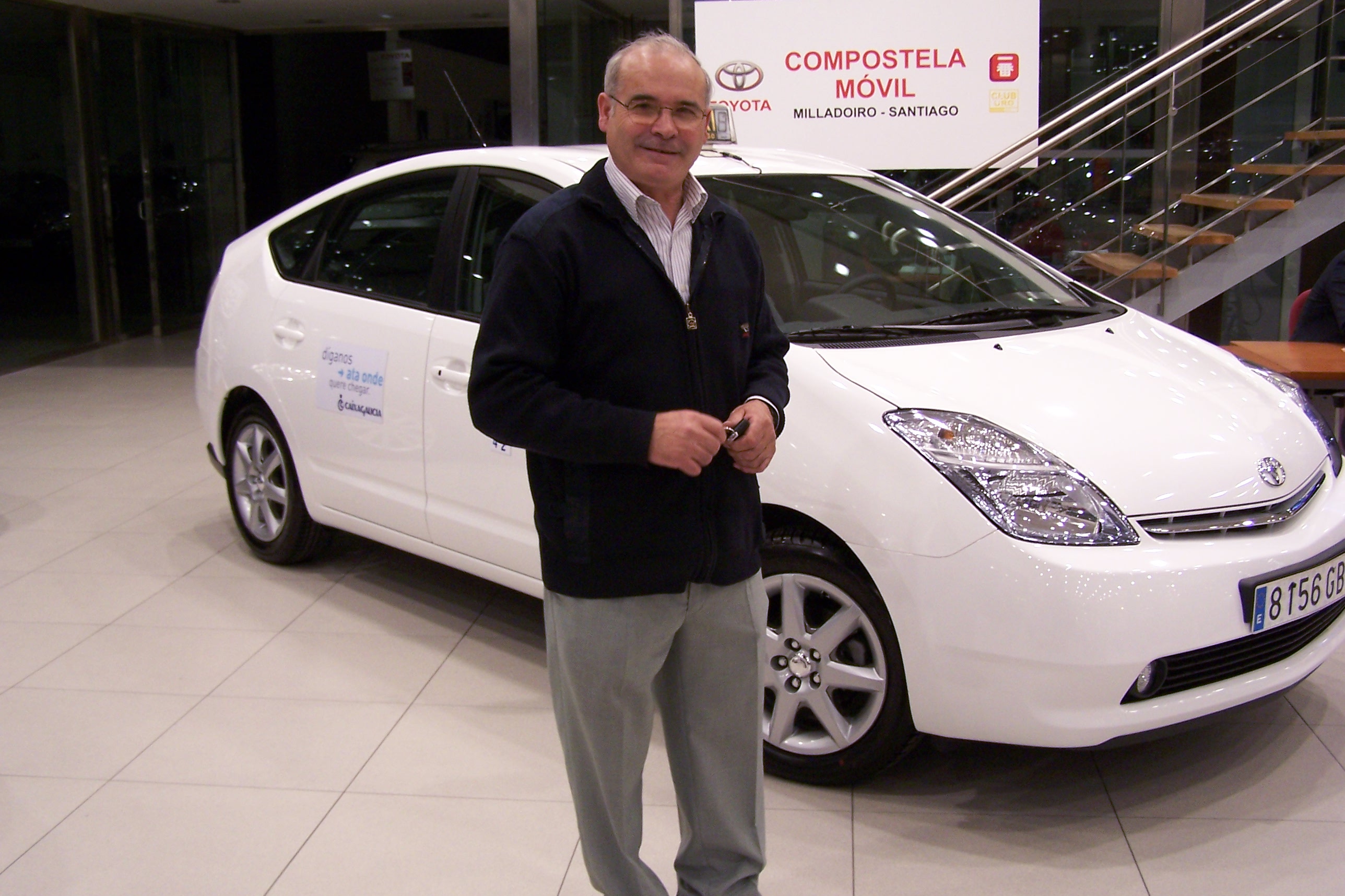 Compostela Móvil entrega el primer taxi híbrido de Santiago - Coches en ...