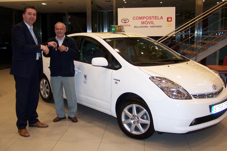 Compostela Móvil entrega el primer taxi híbrido de Santiago - Coches en ...